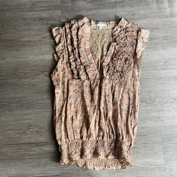 Papaya | Tops | Tan Detailed Top With Light Colored Flower Detail ...